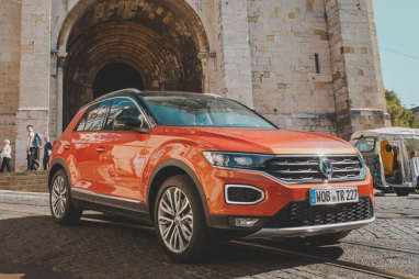 Volkswagen T-ROC Dimensions 2020 - Length, Width, Height, Turning ...